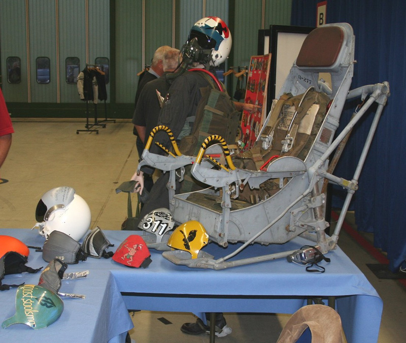 Flightgear On-Line, the website for the collector of military flightgear