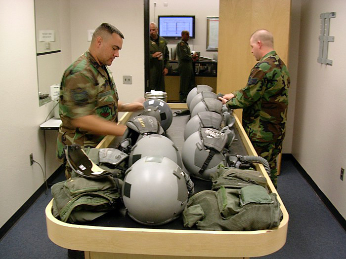 Flightgear On-Line, the website for the collector of military flightgear